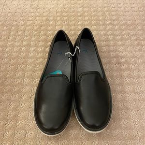 Yuu | Shoes | Yuu Darling Black Leather Round Toe Slipon Shoe | Poshmark